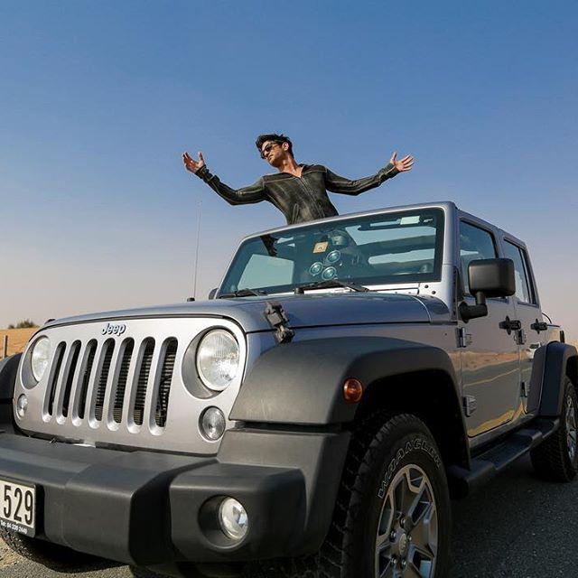 My Dubai! Sushant Singh Rajput imitates SRK’s signature pose in Dubai ...